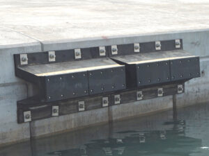 Two methods of rubber fender arrangement - Fender Supplier