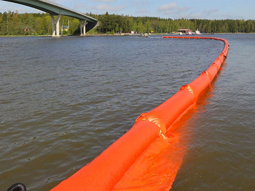 Difference of solid oil boom and inflatable oil boom - Nanjing Deers ...